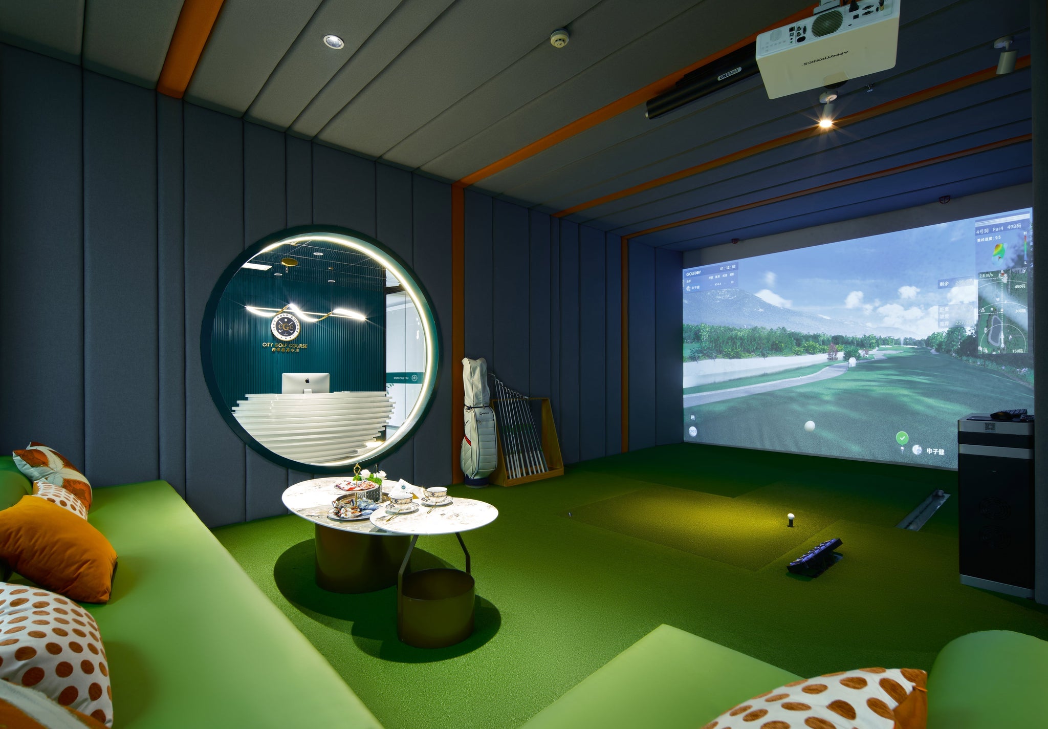 CGC Indoor Golf: Advanced Equipment, Expert Coaching, and an Immersive